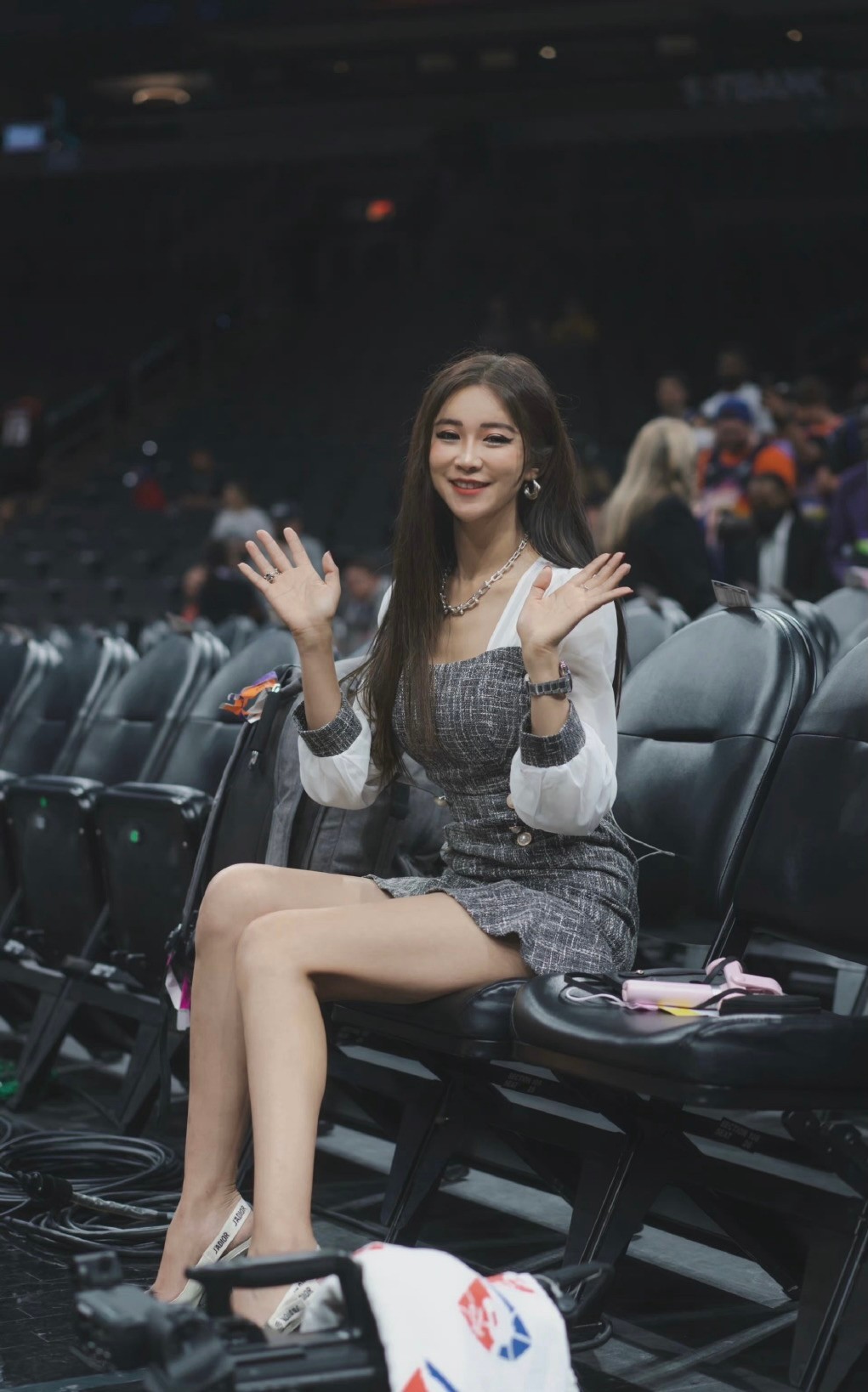 Zhou Ling'an's recent status: 35-year-old hot body, 17 years older than ...