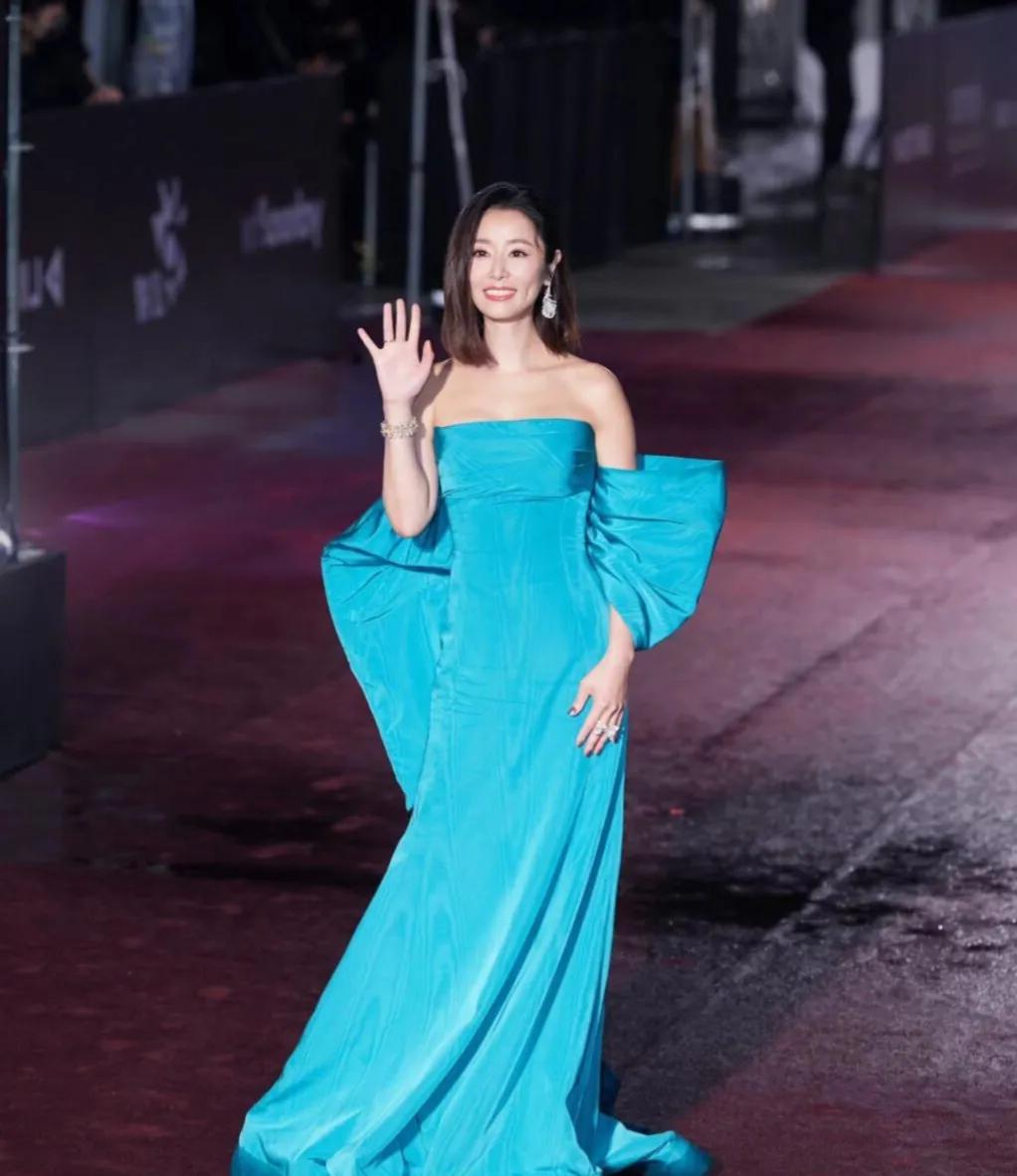 Lin Xinru, who is nearly 50 years old, still has the same temperament ...