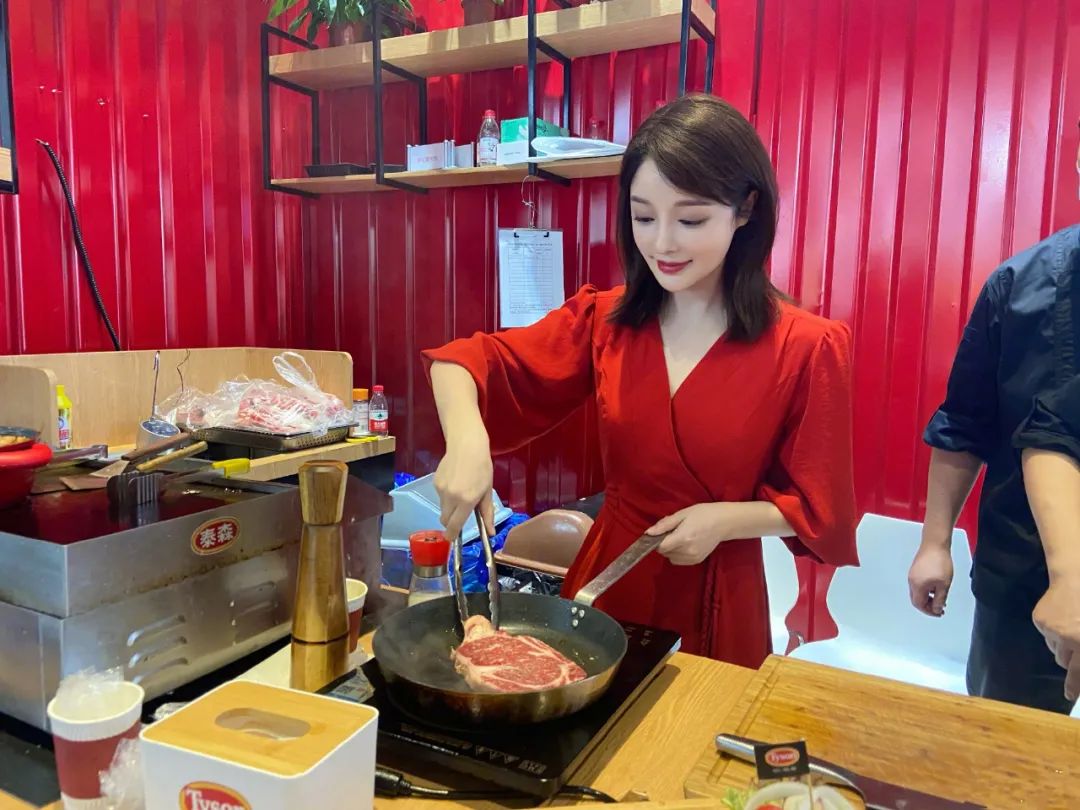Known as the beauty anchor of CCTV, she got married 6 months later, but ...