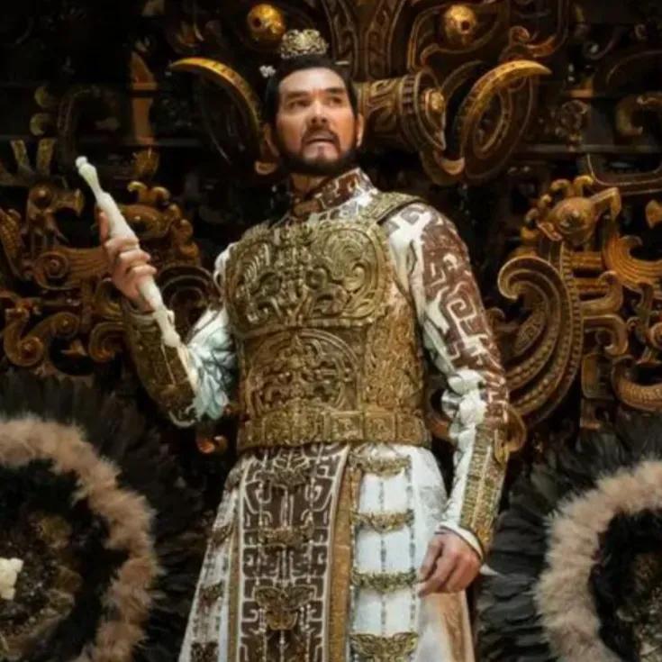 The 62-year-old Fei Xiang starred in the shopping mall to show off his ...