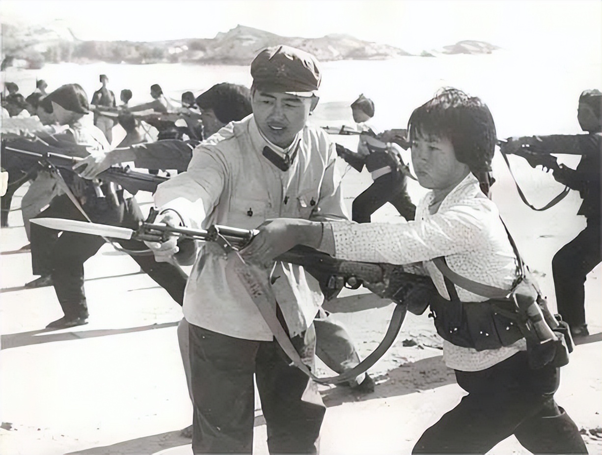 The brave man wins when they meet on a narrow road - the legend of the ...