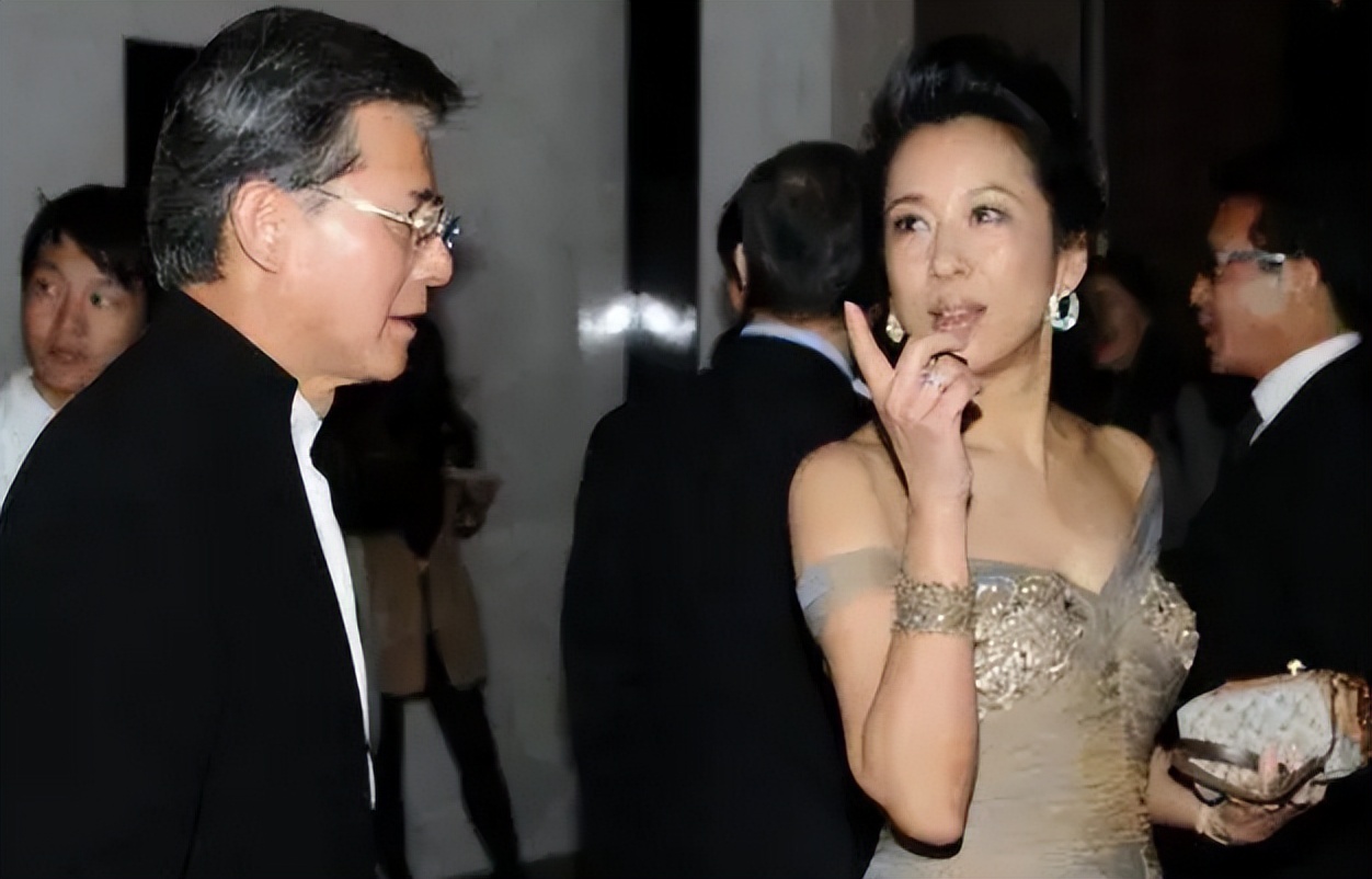 Zhu Lingling reunited with sisters from Hong Kong. She is still young ...