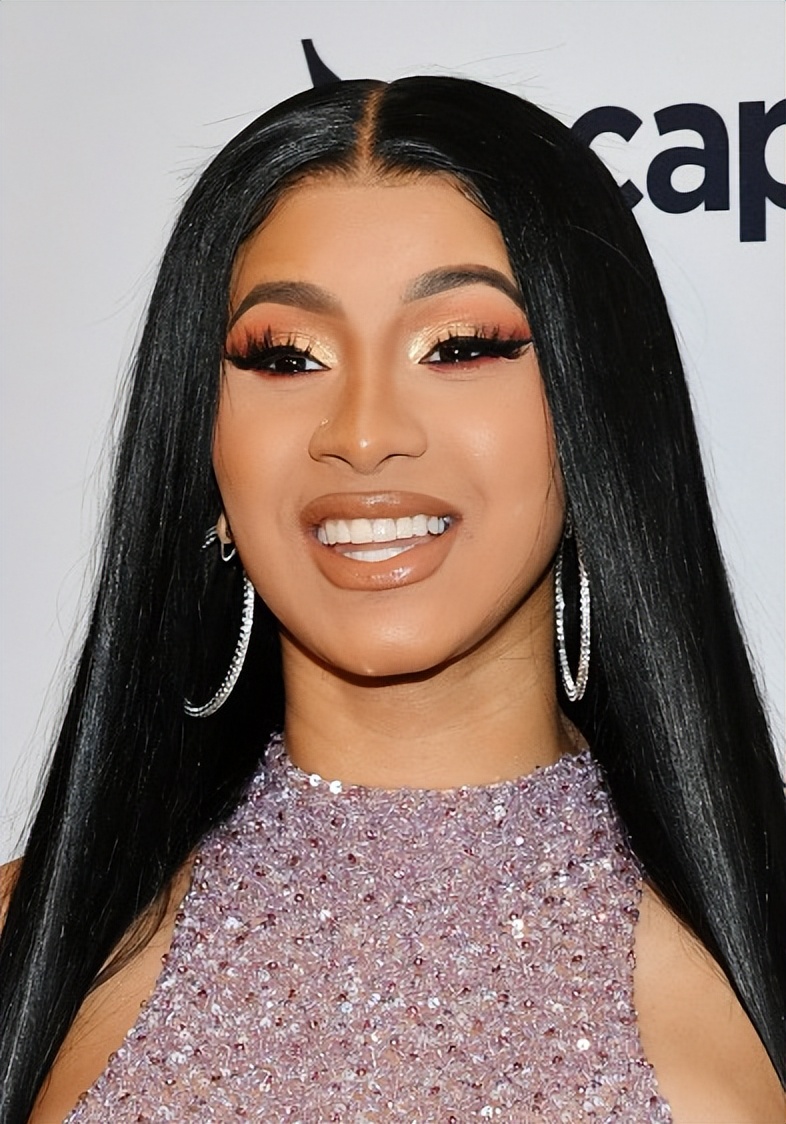 12 Celebrities Who 'Glowed With Teeth Remodeling' - iNEWS