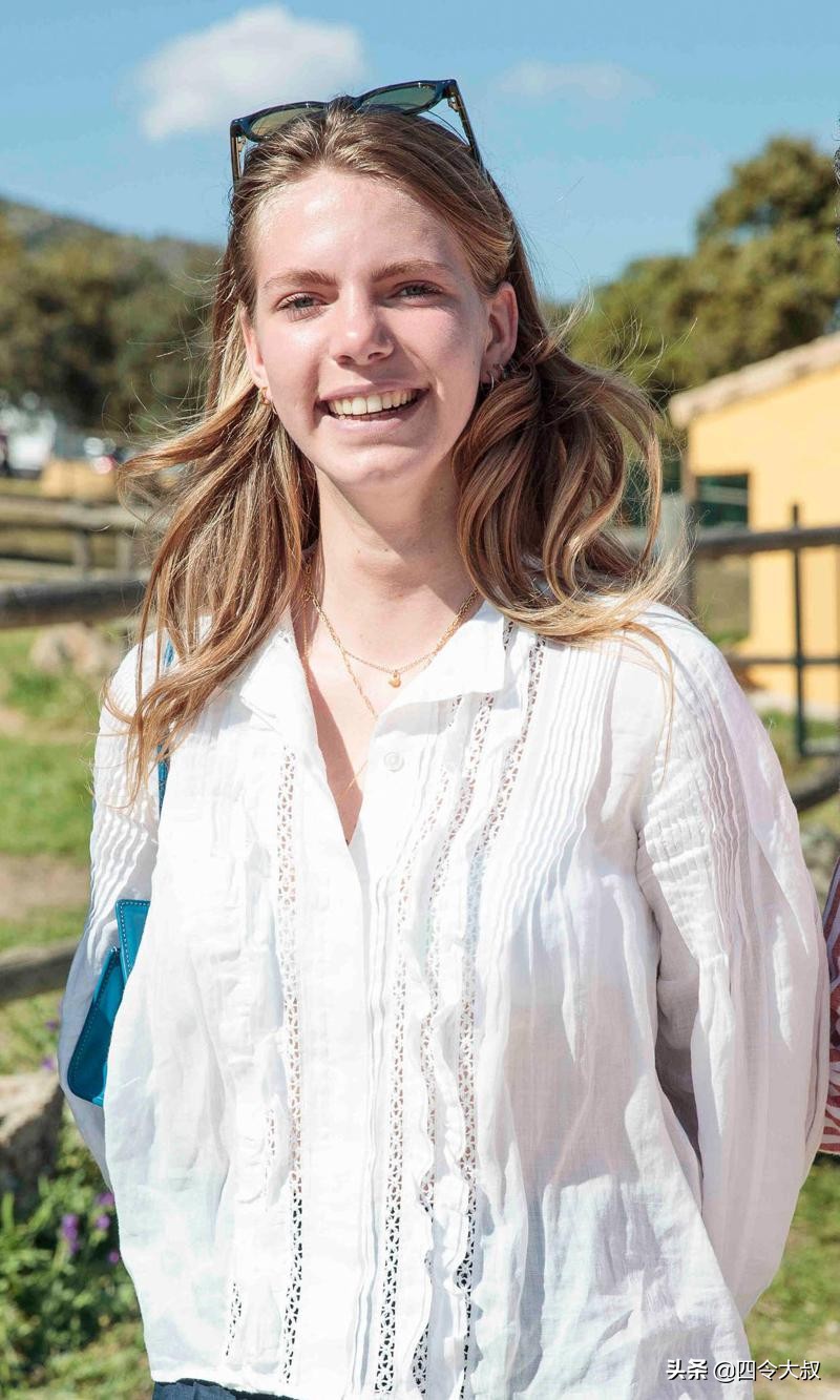 The Rothschild's 20-year-old daughter "grew up overnight", inherited ...