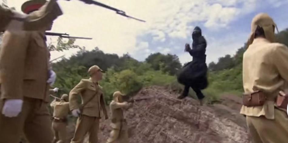 Bathing in the open air, high-cut skirts exposing thighs, these scenes ...