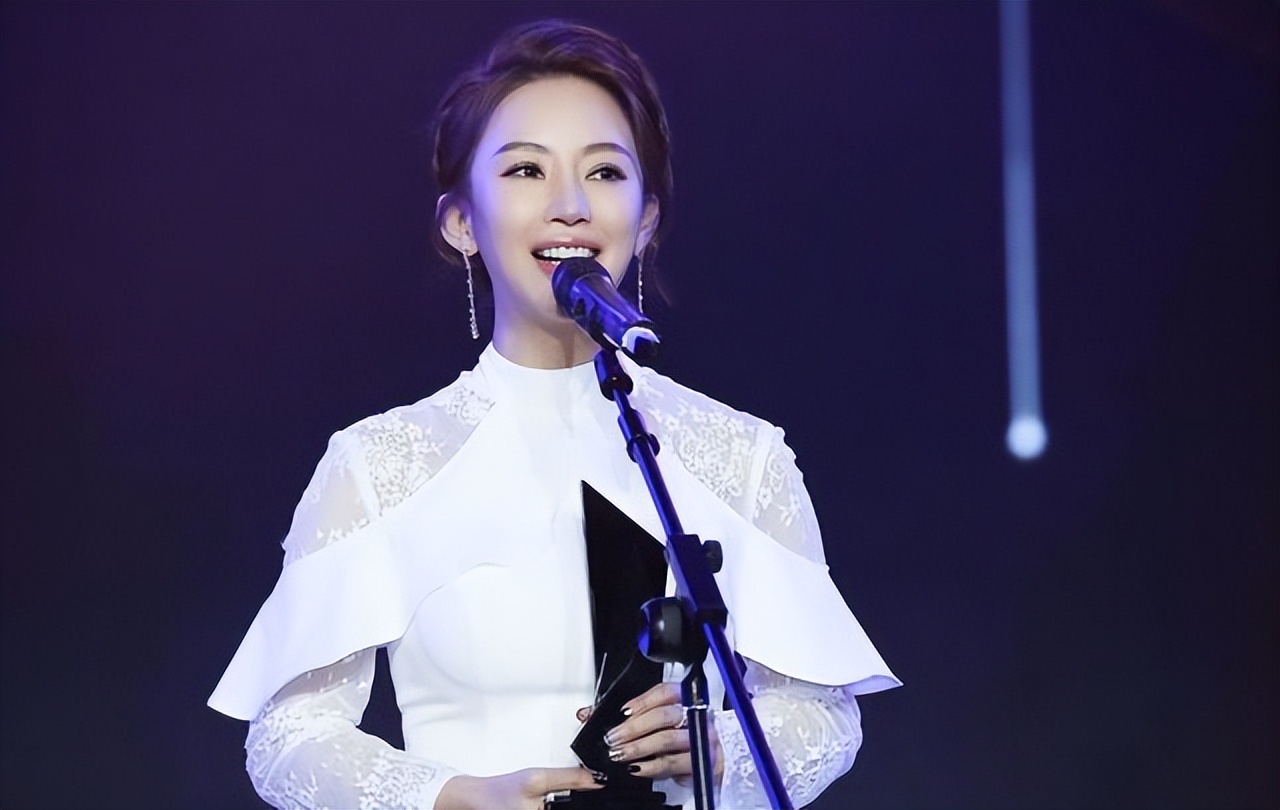 Pan Xiaoting's latest photos without makeup are not like 40 years old ...