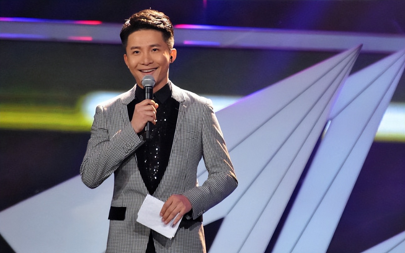 Bian Ce: At 26, he became the "most handsome" host of CCTV. At 32, he ...