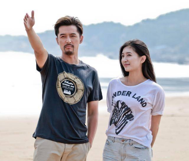 Hu Ge showed up with his beloved wife, the two were very conspicuous, I ...
