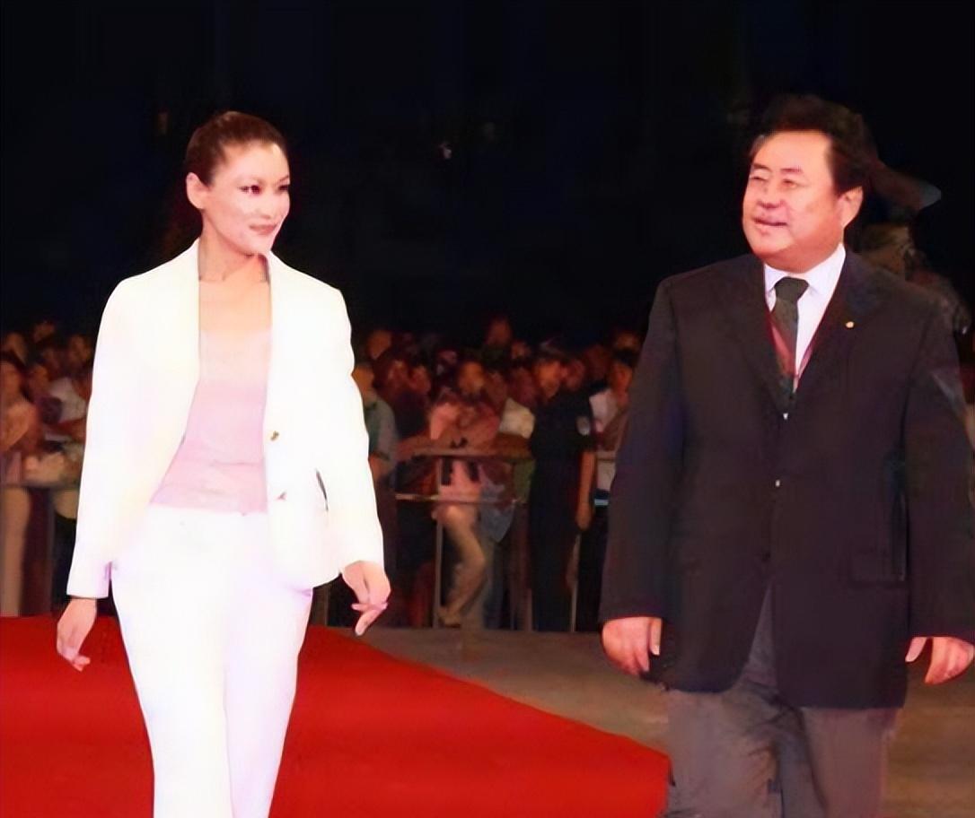 The smash hit Fan Linlin: lost her parents one after another in two ...