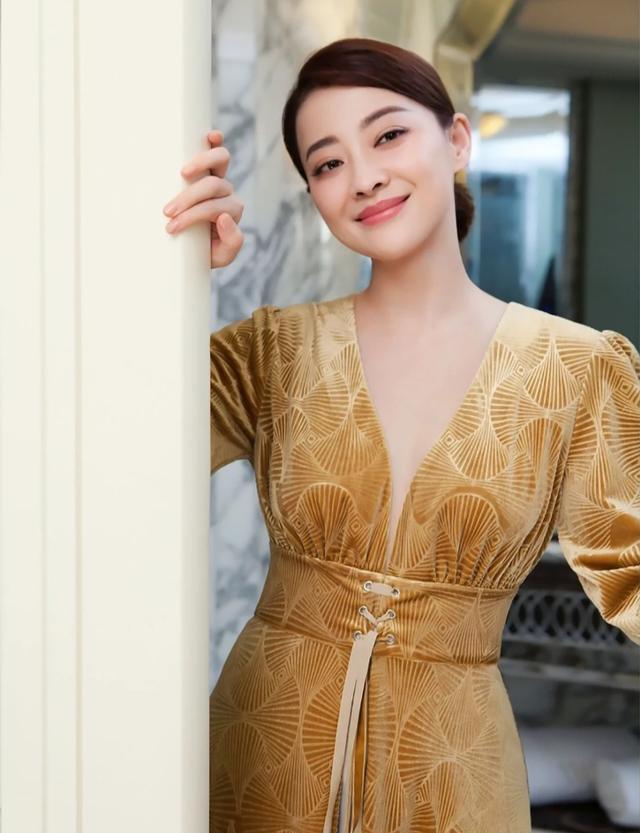 Comparing Mei Ting and Gillian, one is a chicken and a dog, and the ...