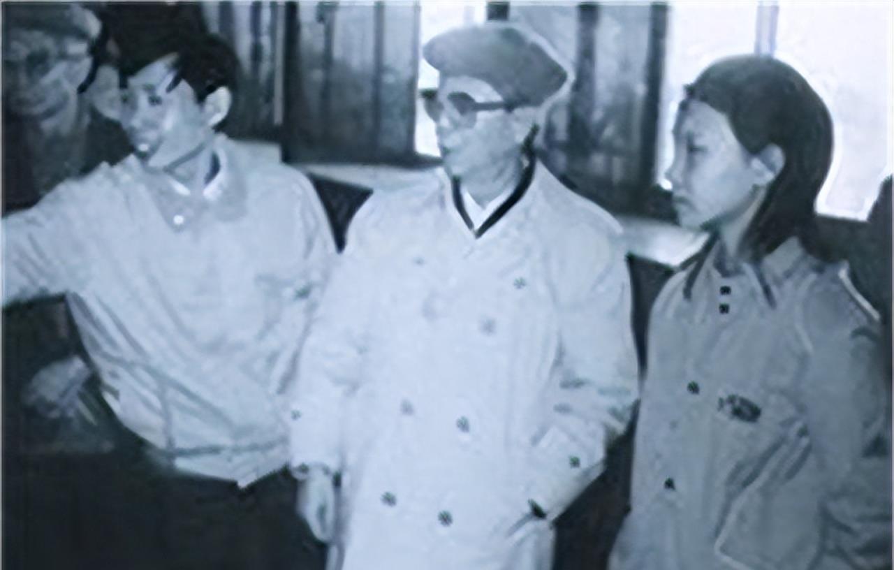 Vice Prime Minister Fang Yi's wife and children. All of their children ...