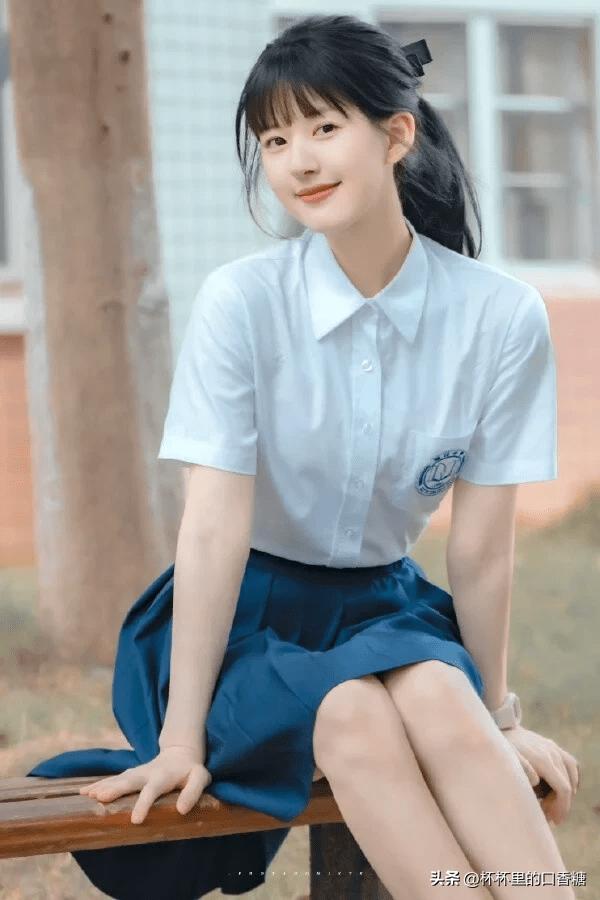 Post-95 actress school uniform style! Zhao Lusi is sweet, Tian Xiwei is ...