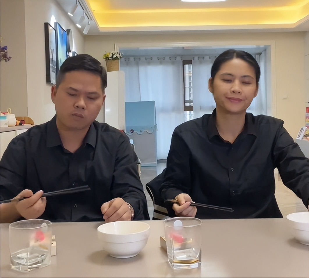 A woman who is more like a man than a man, imitating her husband for ...