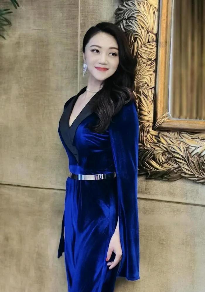 Jiuyue Miracle Wang Xiaowei is the "beautiful figure", and the velvet ...