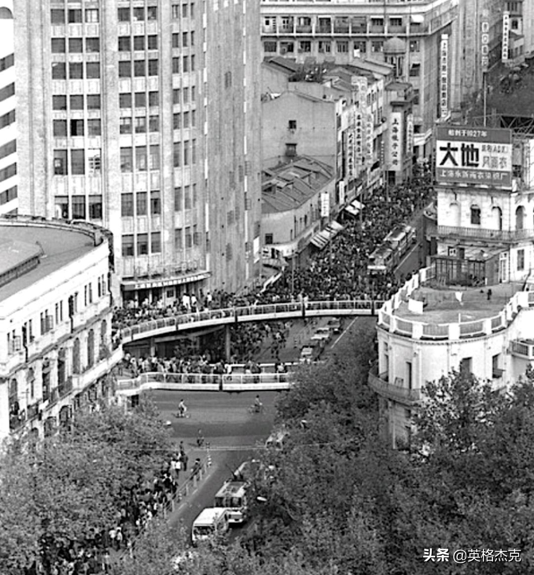Old photos of Shanghai in the 80s!The Suzhou Creek is beautiful, and ...
