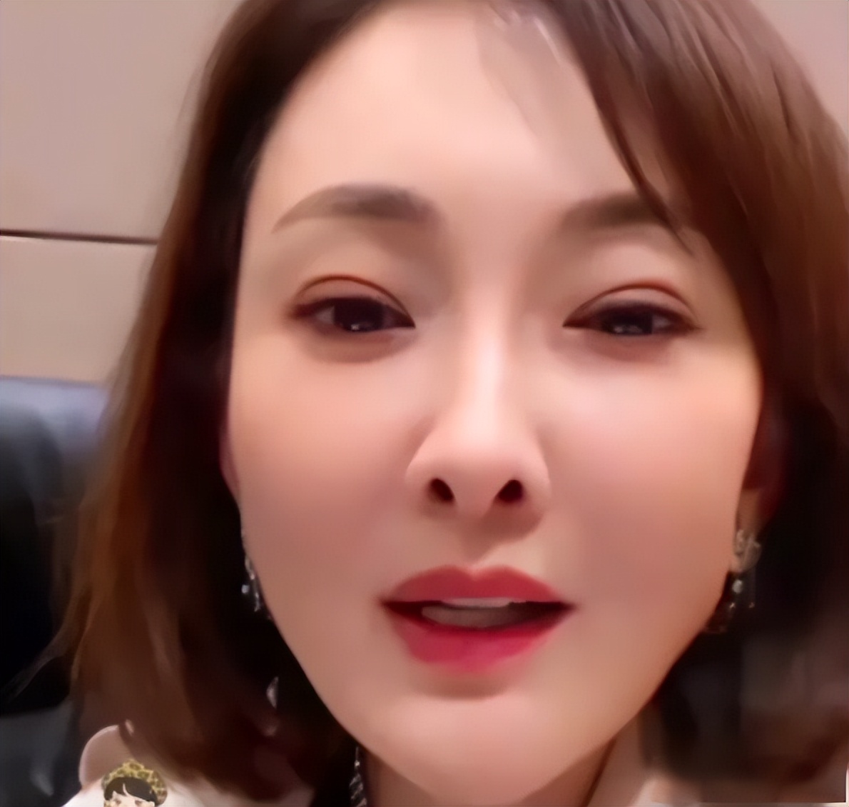 49-year-old Niu Li's plastic surgery has changed a lot, her face is ...