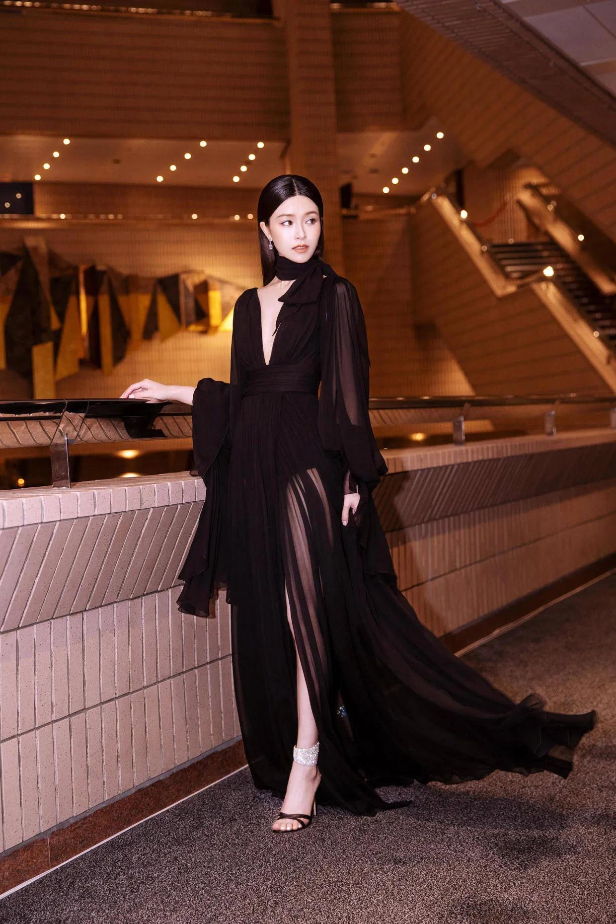 Hong Kong supermodel Man Wing Shan - iNEWS