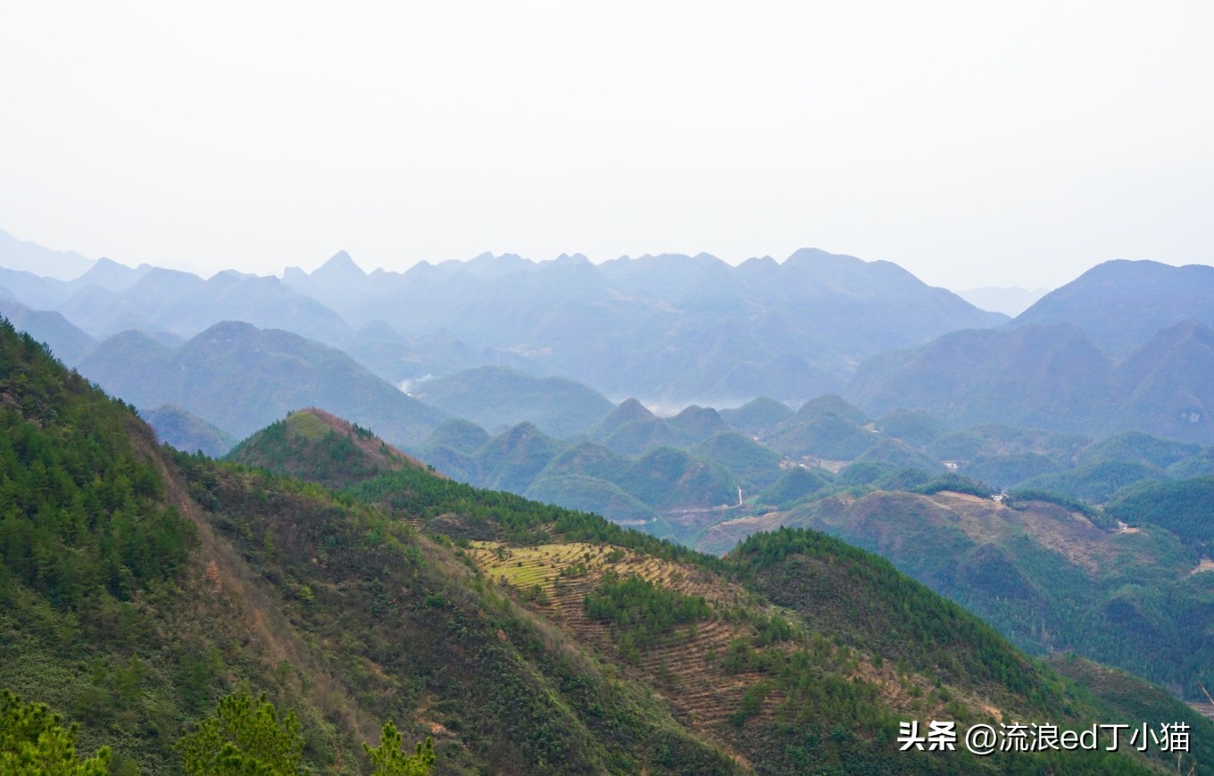 In the secret place of Wanyuan in Sichuan, one mountain is known as ...