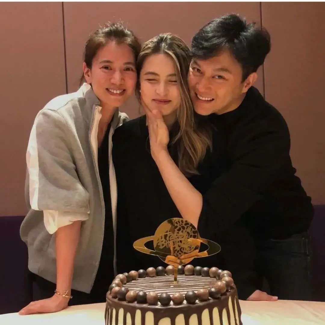 The top "second generation star" who is more awesome than Faye Wong's ...