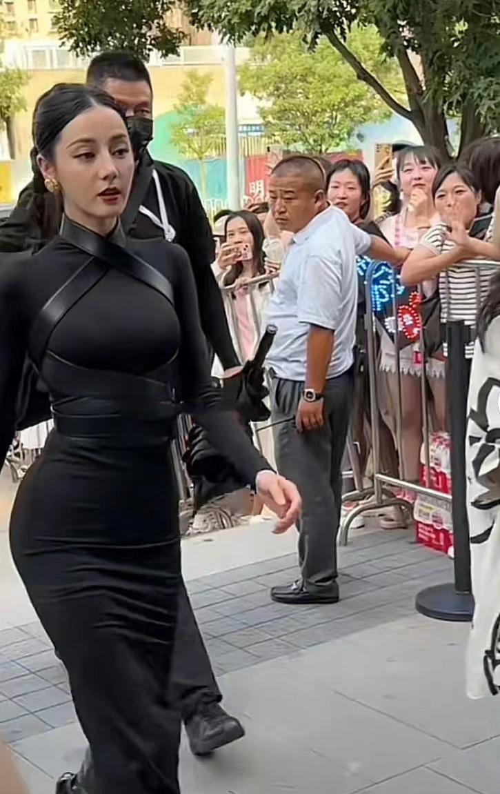 Di Lieba has become Yang Mi's "cash cow" with her good figure. Recently ...