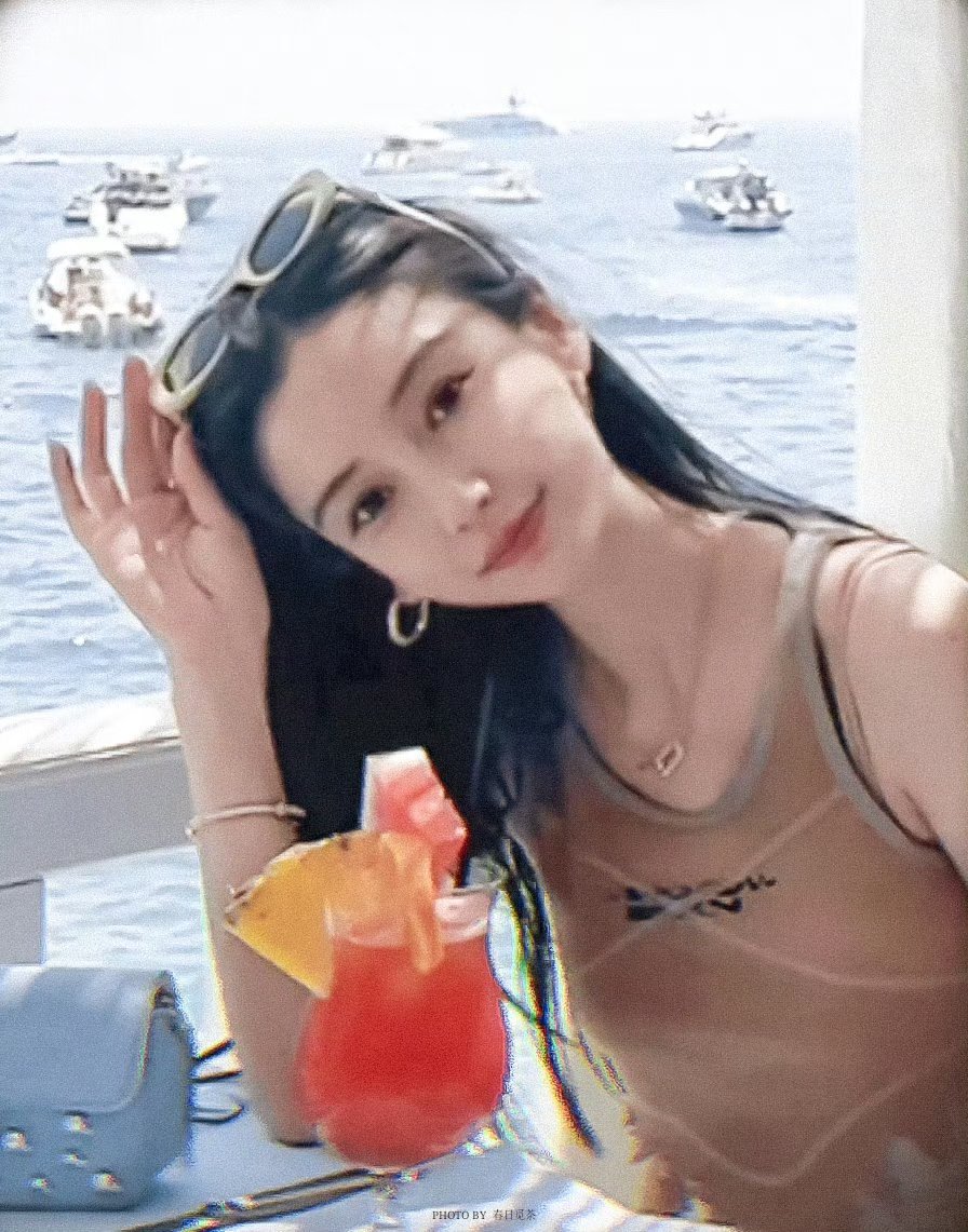 Angelababy jumps into the sea in a sexy bikini, her hot body attracts infinite reverie - iMedia