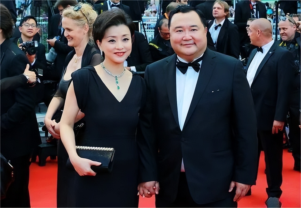 Famous Host Yang Lan: A Controversial Successful Woman - iNEWS