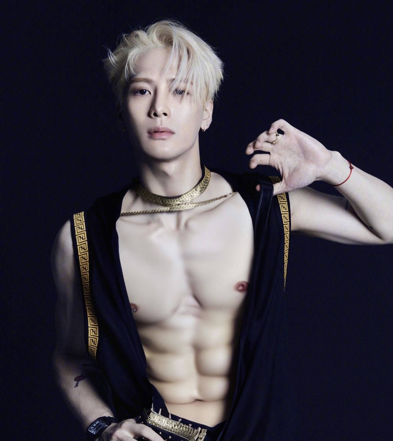 When domestic entertainment male stars start to show their muscles, Wu ...