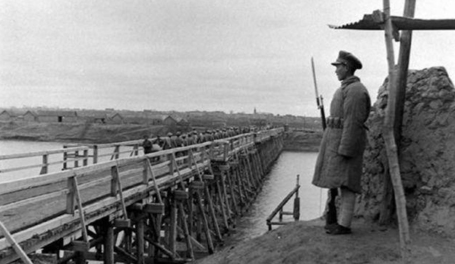 Both the commander and the political commissar of the 17th Red Army ...