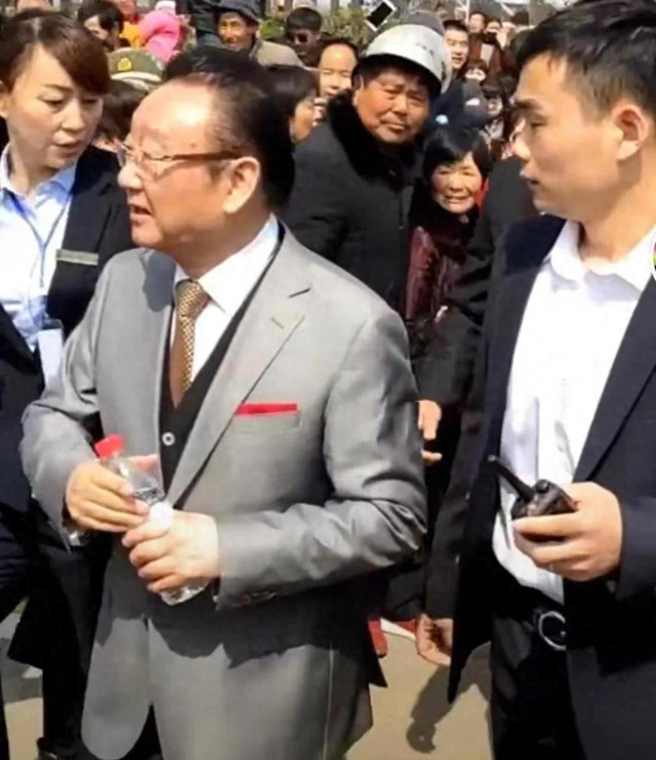 Jiang Dawei gave a commercial performance in Wuhan, and the audience was less than a hundred ...