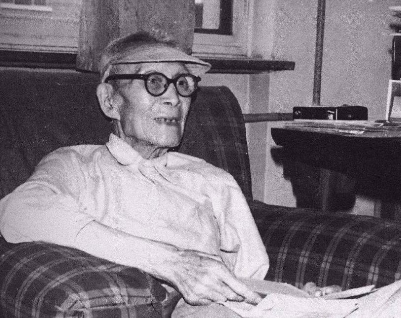 88-year-old Jin Yuelin is still happy like a child when he sees ...