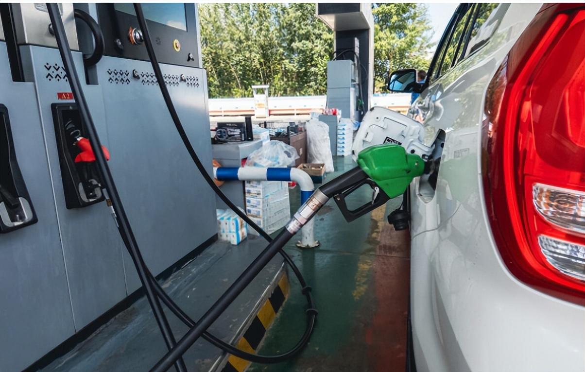 What is the best time to refuel when there is enough fuel left in the ...