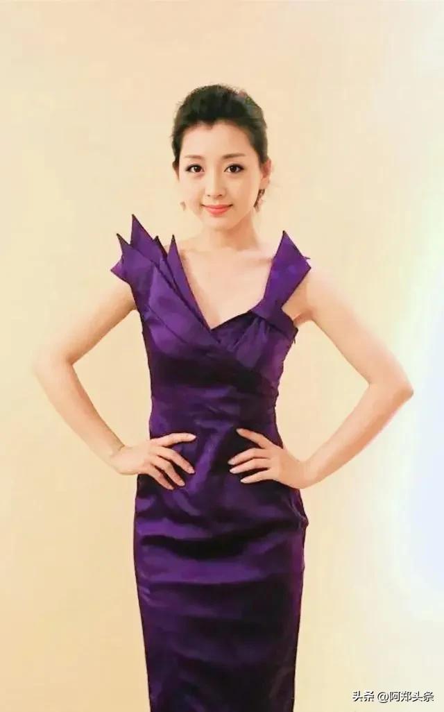 Temperament female star Jiang Hong - iNEWS