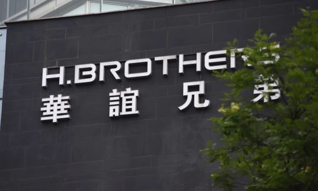 Huayi has no brothers, Feng Xiaogang is making money - iNEWS