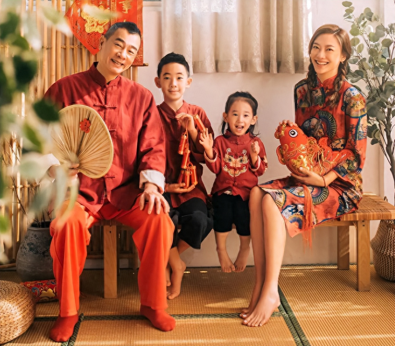 Cherrie Ying's mother and son go abroad for vacation! Wearing a ...