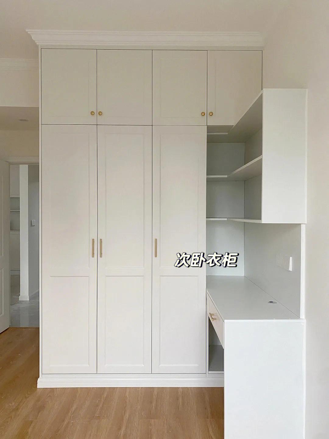 30 wardrobe + bookcase integrated real shot - iNEWS
