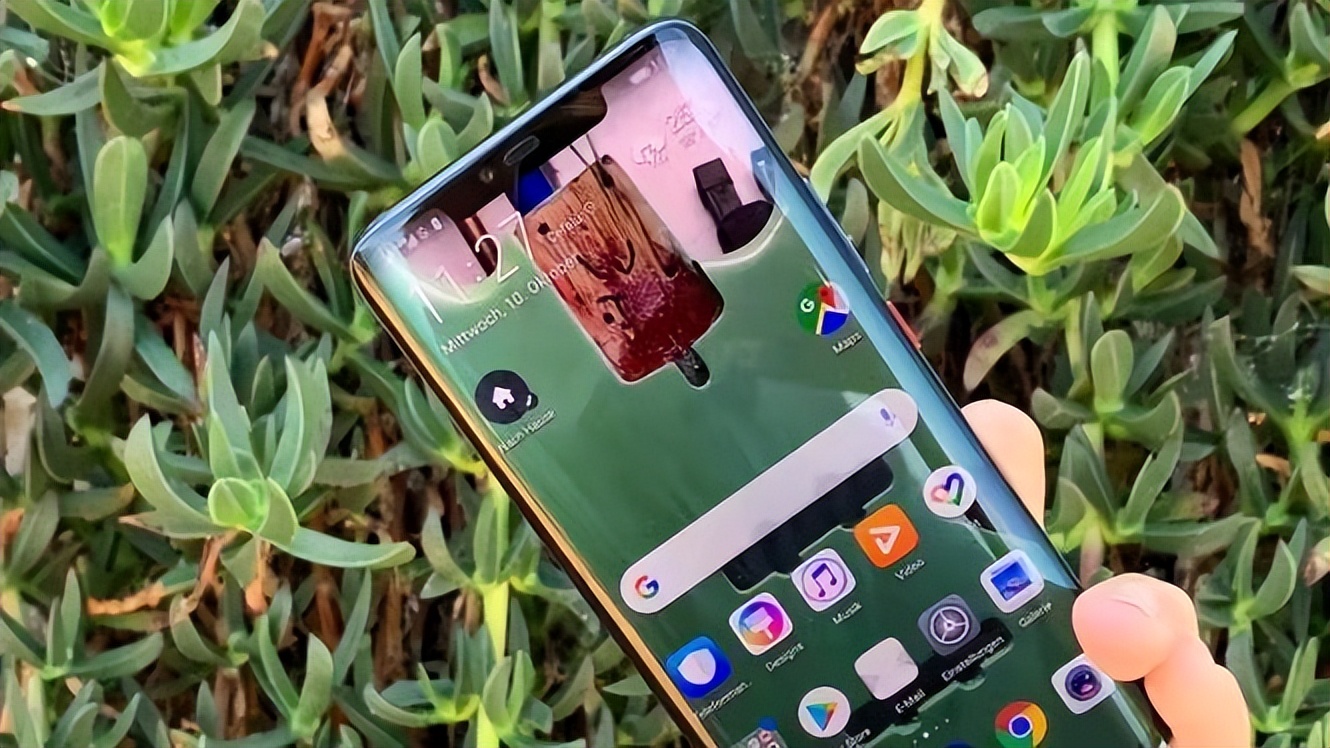 What is the equivalent price of Huawei Mate20Pro 4 years ago? - iMedia