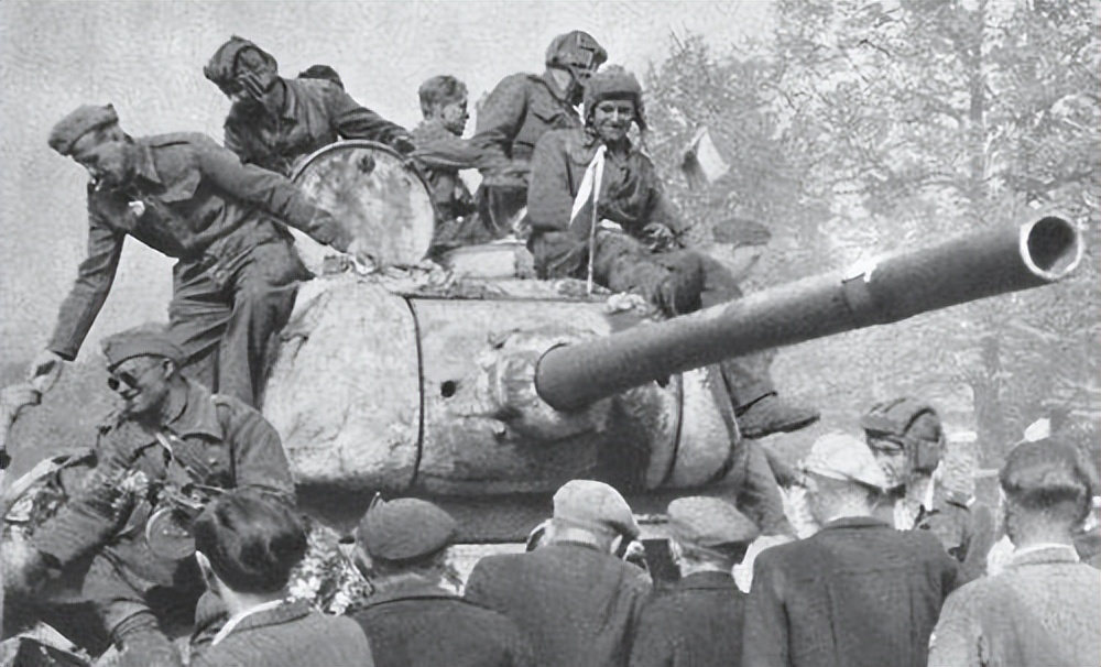 Conquer Berlin "9" The powerful firepower disintegrated the German ...