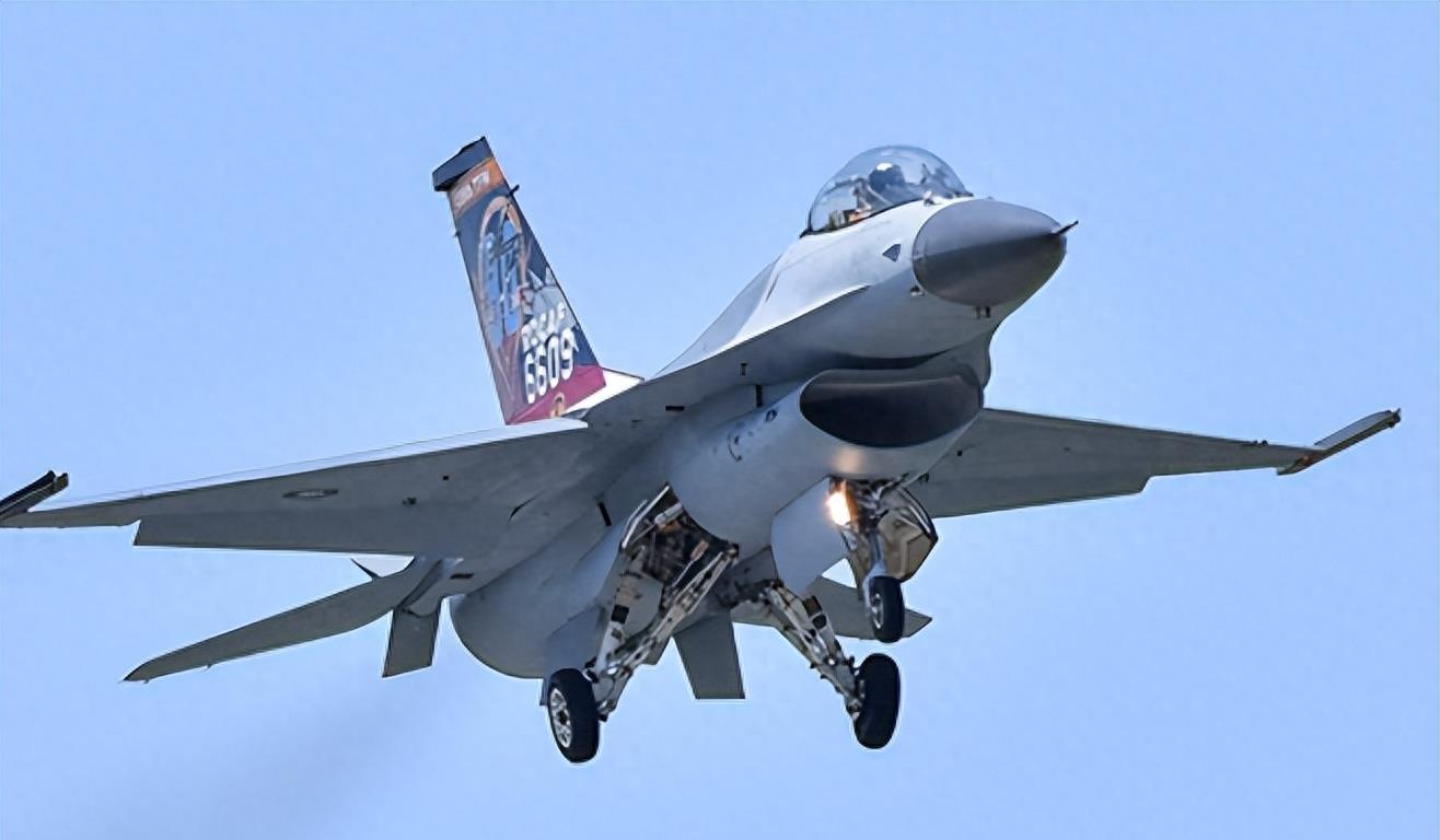 On the morning of October 13, the power that shocked the world ...