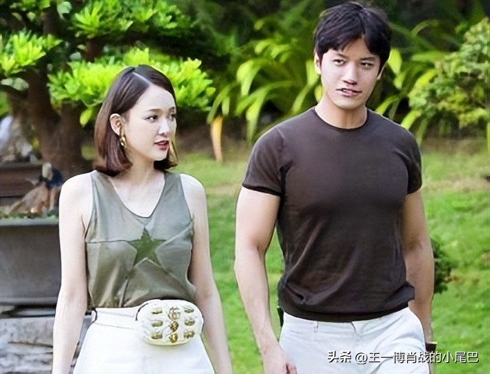 40-year-old Chen Qiaoen went half-naked for a photo shoot, and the unretouched live photos were ...