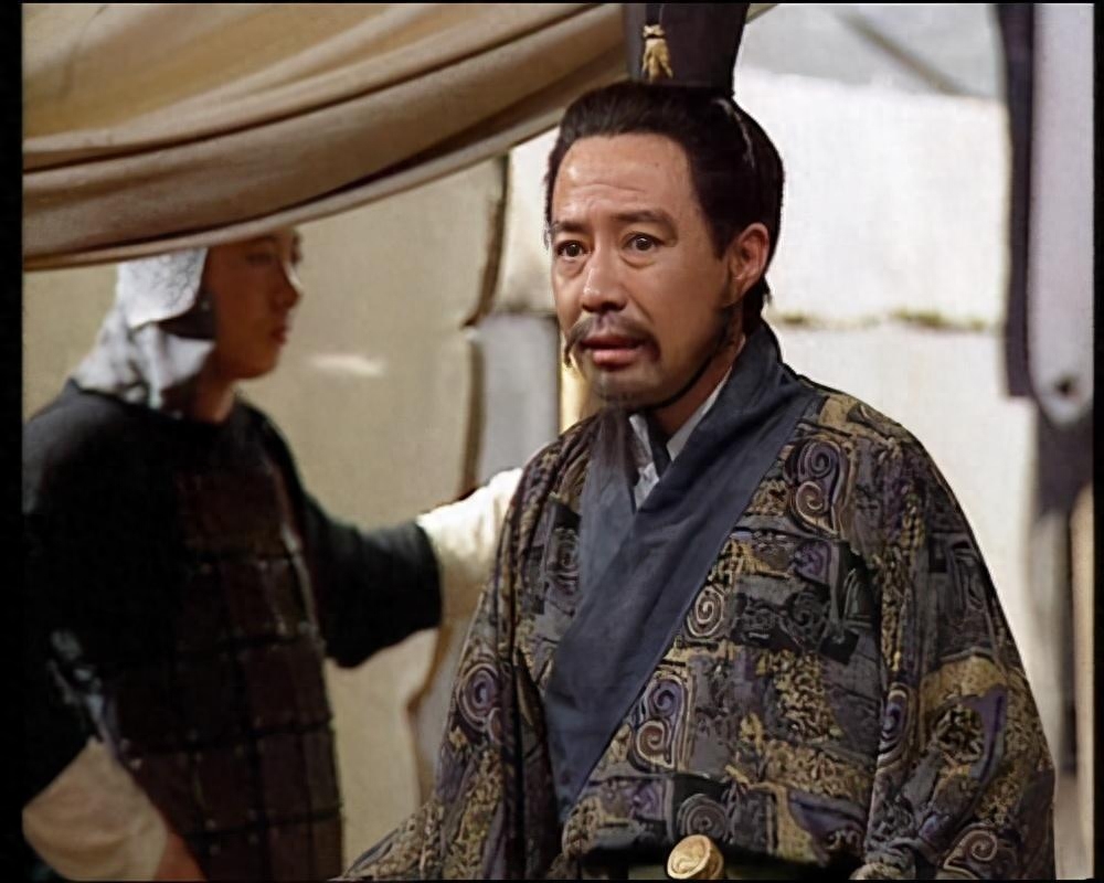 When Yuan Shao fled to Jizhou, he was accompanied by only two advisors ...