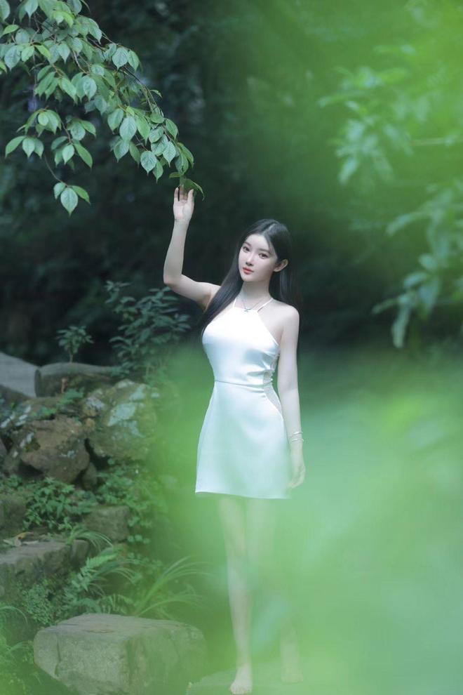 Sun Xinya exposes the forest pure white series of photos - iNEWS
