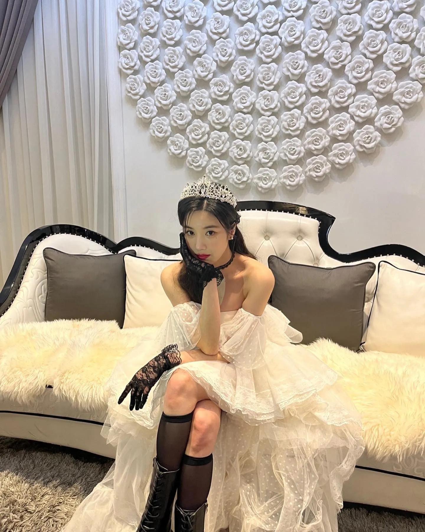 To be beautiful to die!Quan Enfei updated dynamic dress photos on the ...