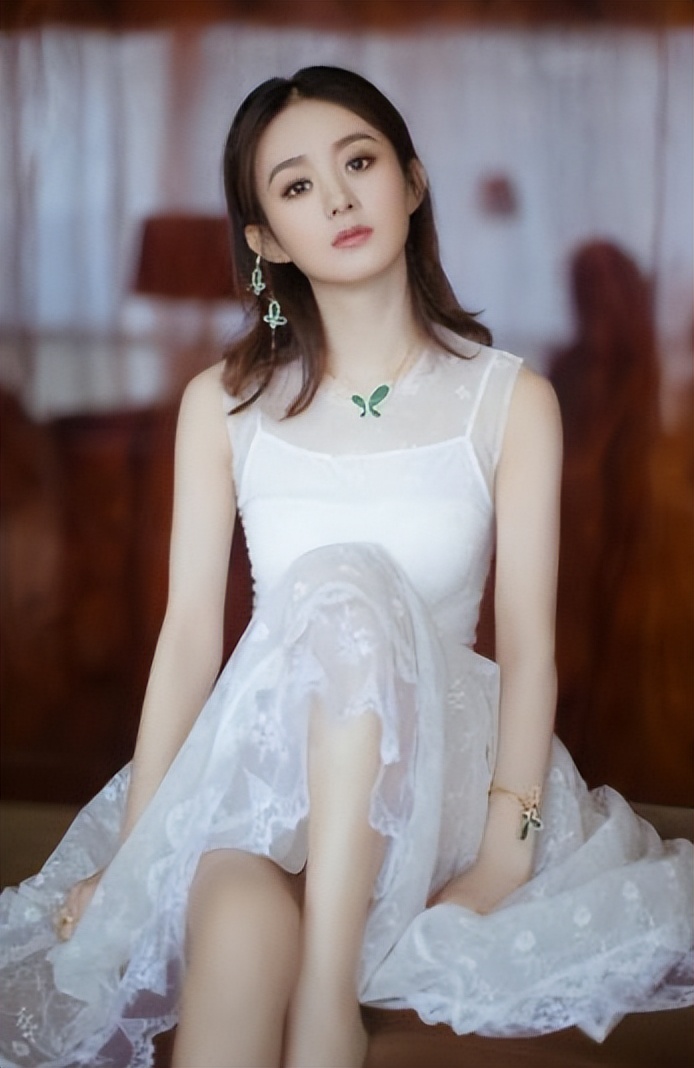 Zhao Liying interacted with the people and showed her healthy and ...