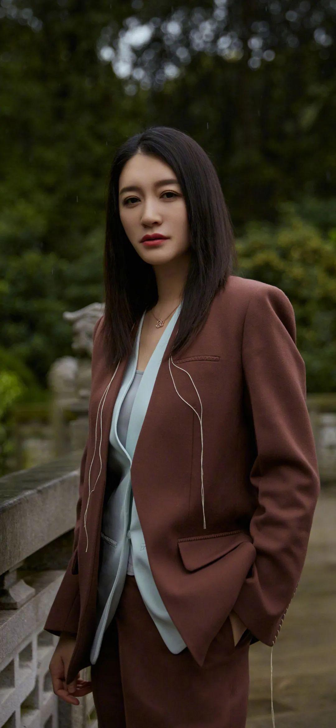 Li Xiaoran's fashion blockbuster - iNEWS