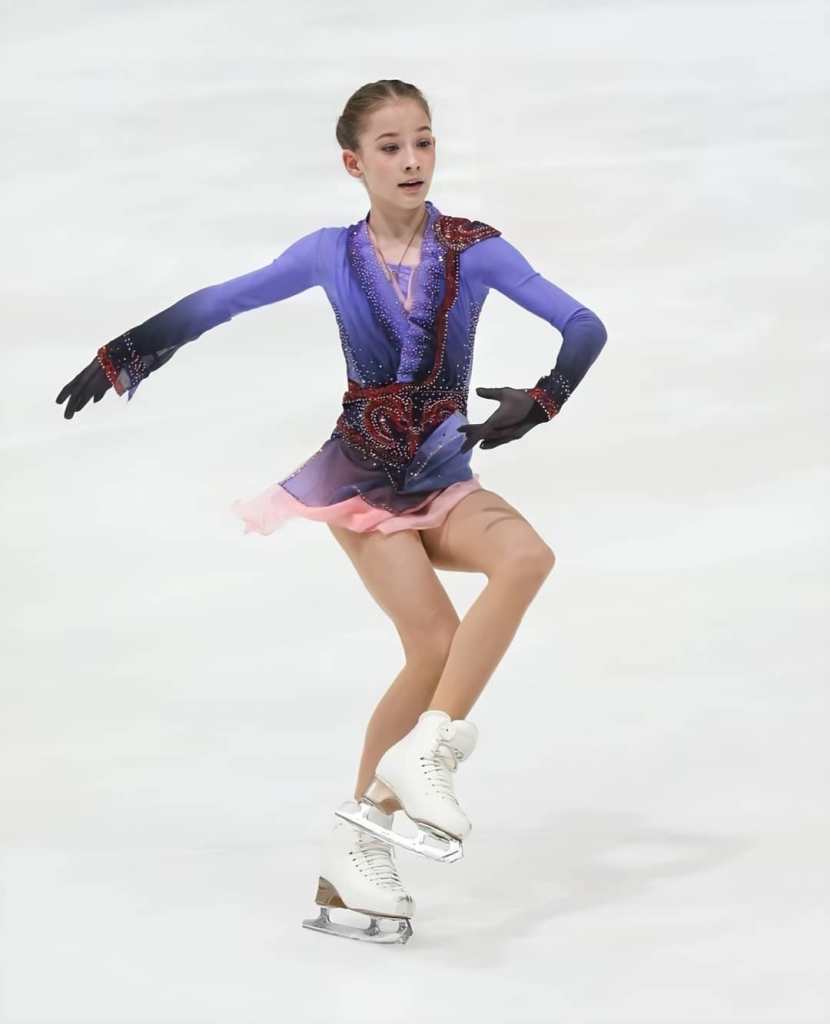 Another 14-year-old figure skating genius rises!Crab steps shoulder to ...