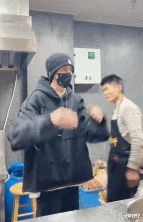 "Wang Hedi's surprise appearance" suddenly appeared after eating fried ...