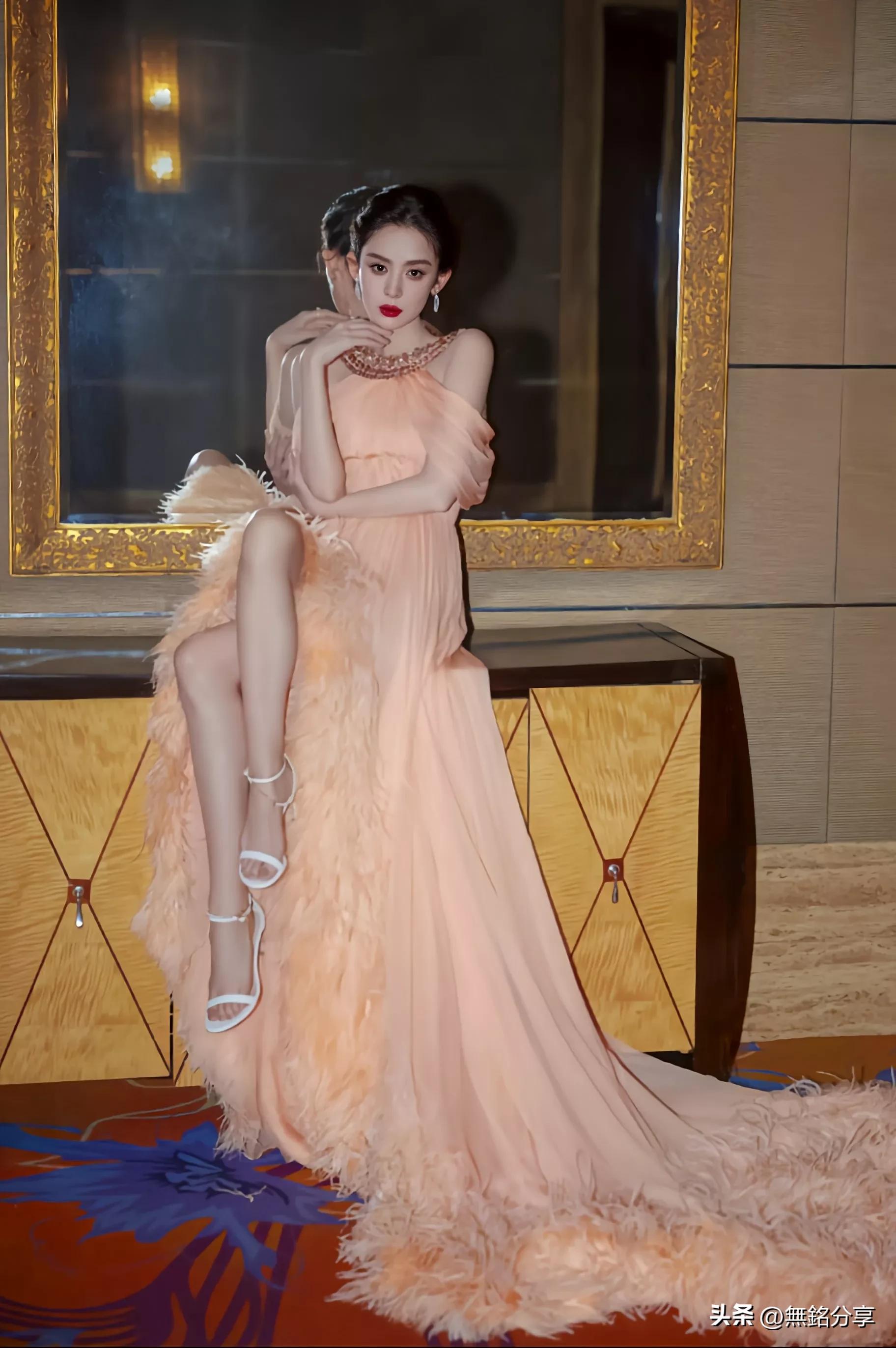 Guli Nazha: Protruding front and back with long legs - iMedia