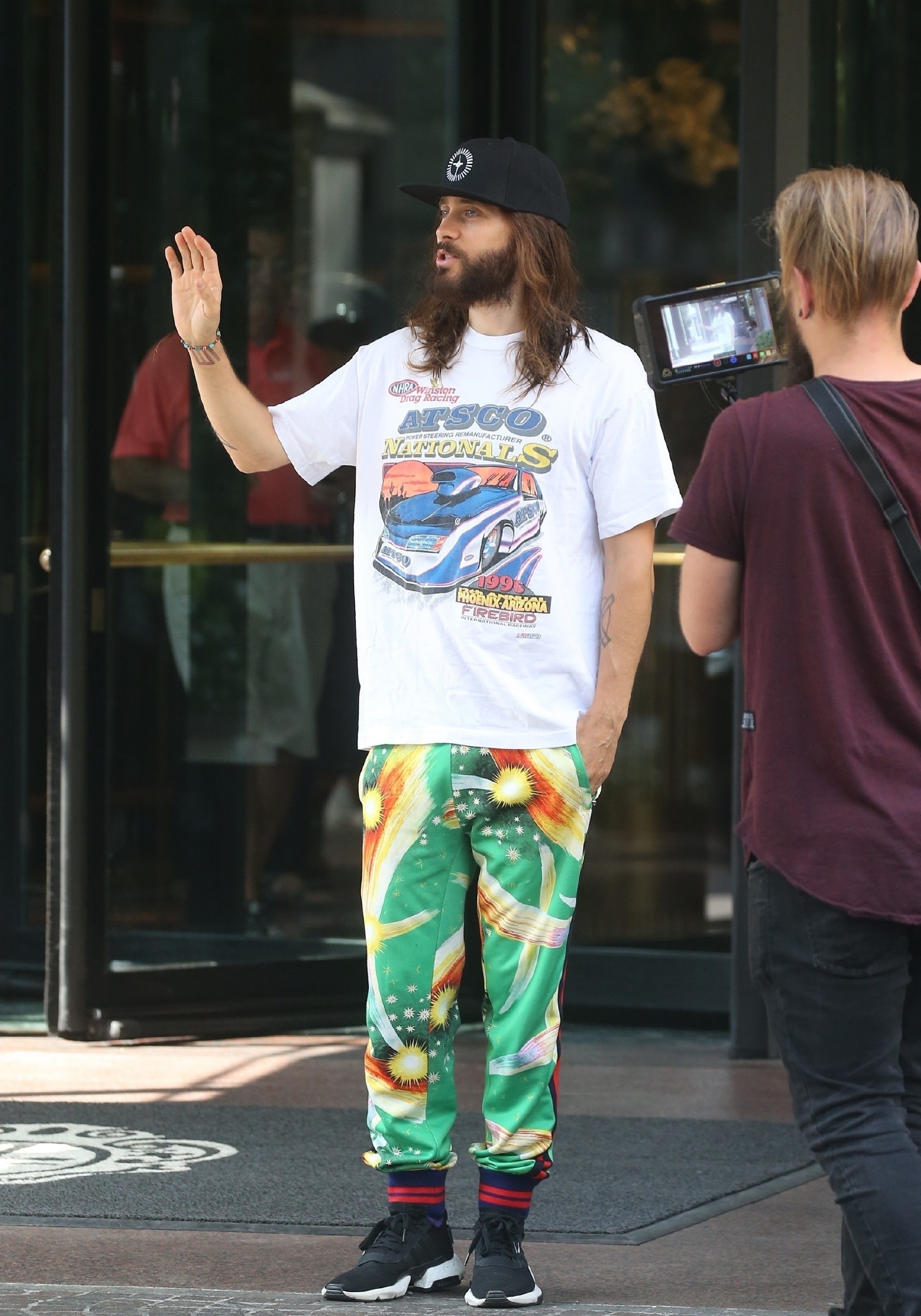 Take a closer look at Jared Leto's dressing style and make the colors ...