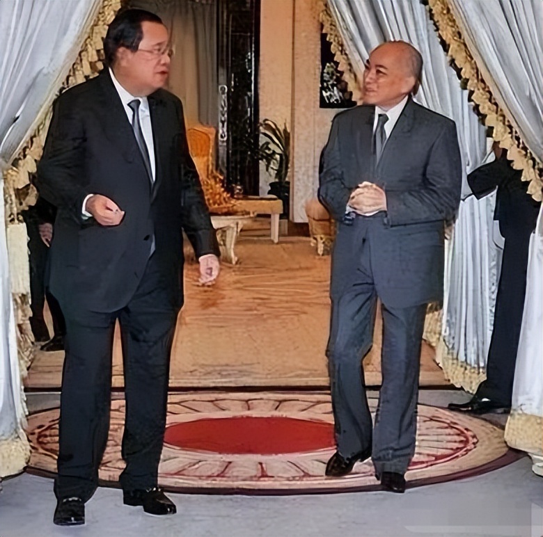 Hun Sen resigned and went to the palace to meet the king. Netizens ...