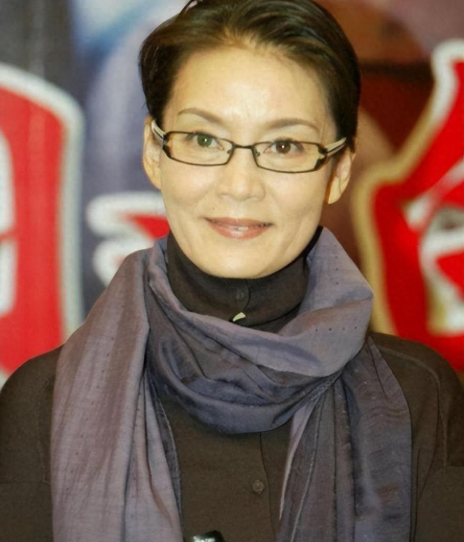 Actress Pan Hong's emotional journey, her husband cheated on her, and ...